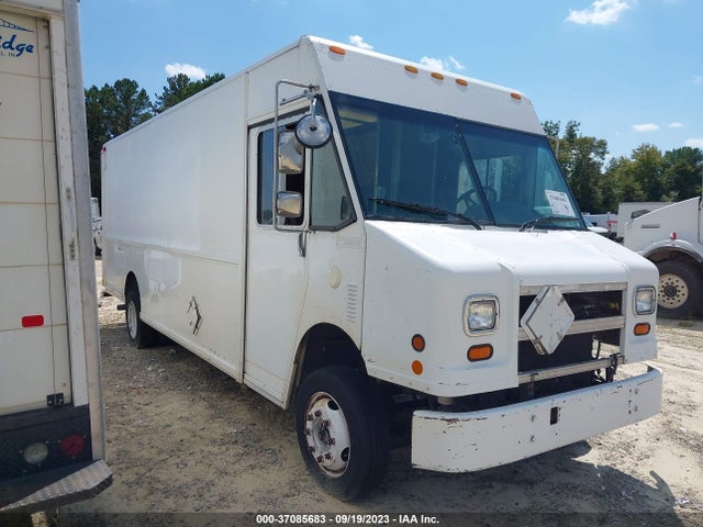 4UZAARBW21CH52580, 2001 Freightliner Chassis M Line Walk-in Van vehicle ...