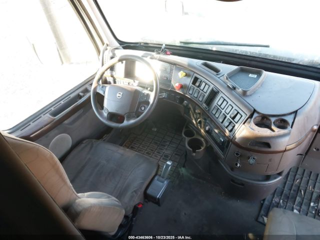 4V4NC9EH9GN966137, 2016 Volvo Vn Vnl vehicle history