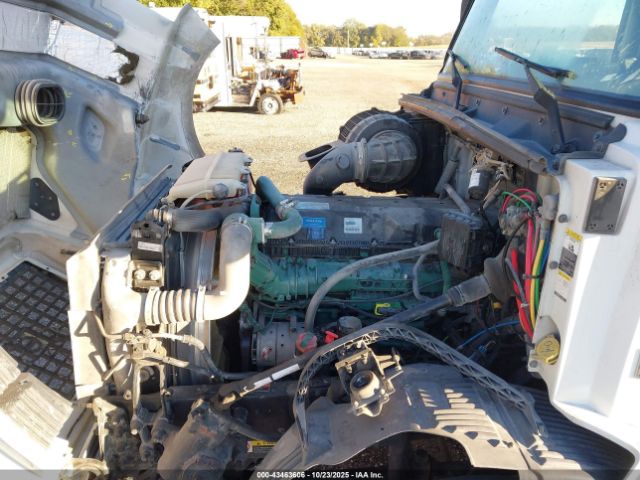 4V4NC9EH9GN966137, 2016 Volvo Vn Vnl vehicle history