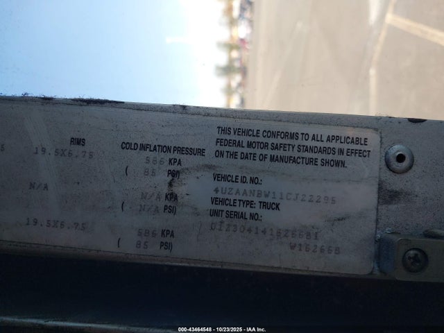 4UZAANBW11CJ22295, 2001 Freightliner Chassis M Line Walk-in Van vehicle ...