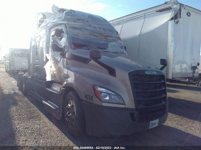 VIN: 3AKJHHDR3LSLM5611 | FREIGHTLINER CASCADIA 126 2020 car history ...